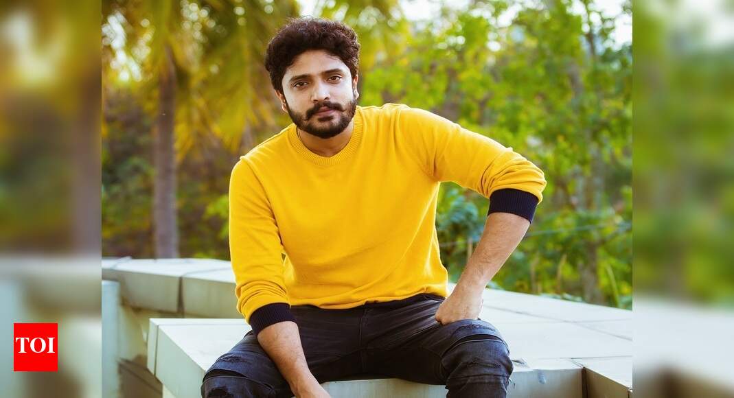 Vasishta N Simha remembers his theatre days with actors Rishi and Niranjan Deshpande | Kannada ...
