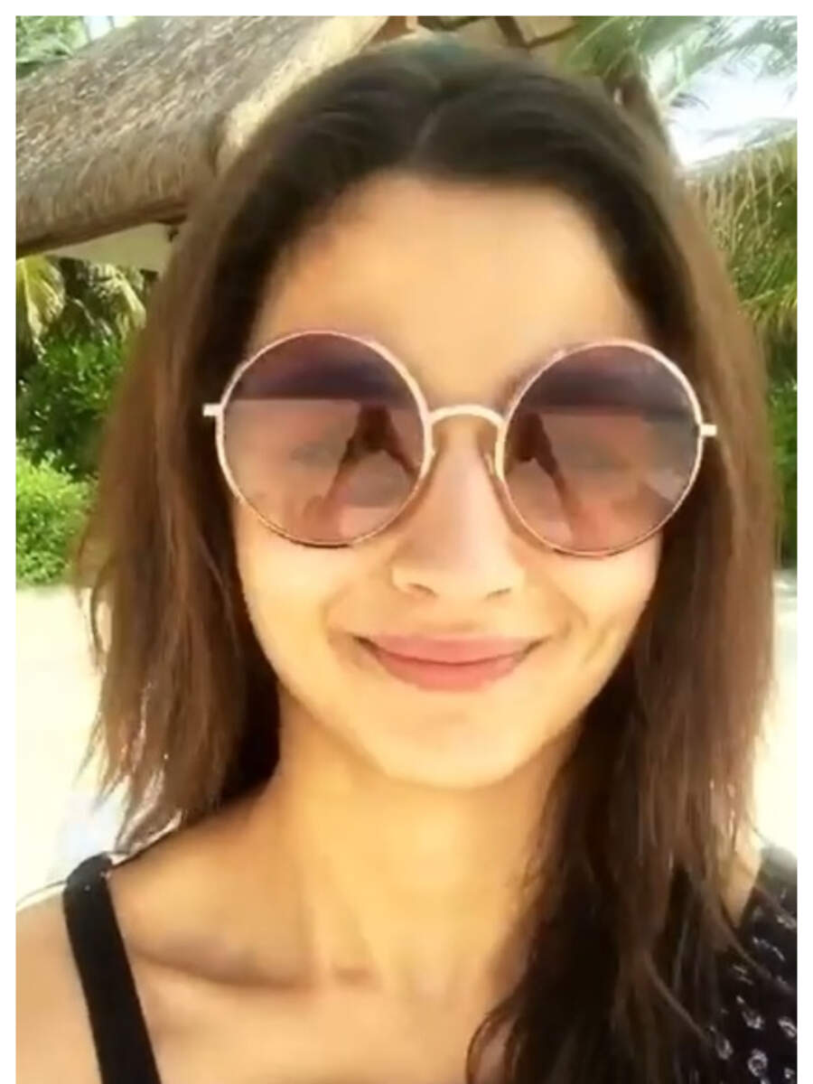 Bollywood stars and their love for mirror selfies | Times of India