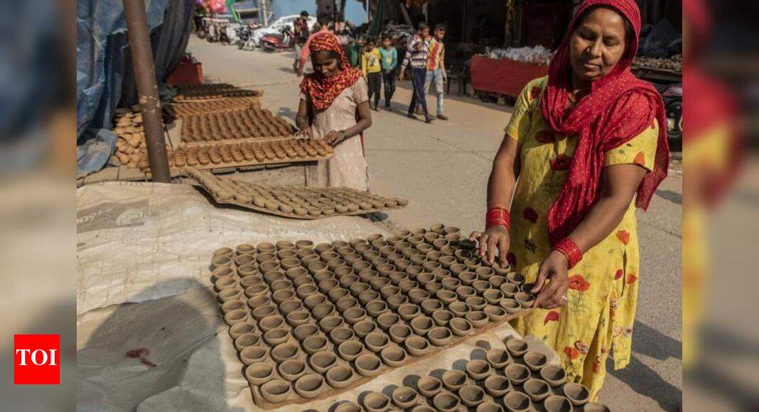 Gurugram: Diyas in demand but forced to sell at lower rates, say ...