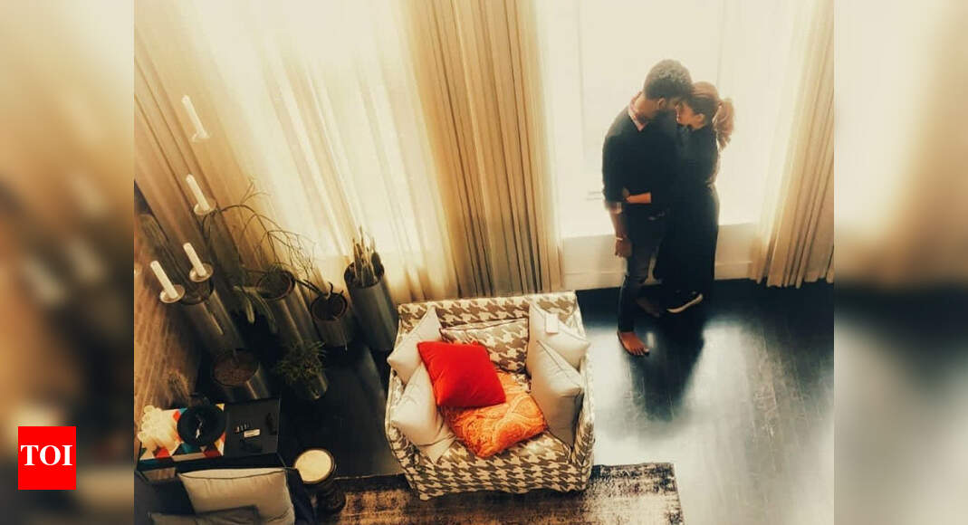 Nayanthara and Vignesh Shiva’s romantic photo is winning hearts online ...