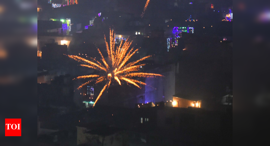 Firecrackers illuminate Lucknow sky despite ban | Lucknow News - Times ...