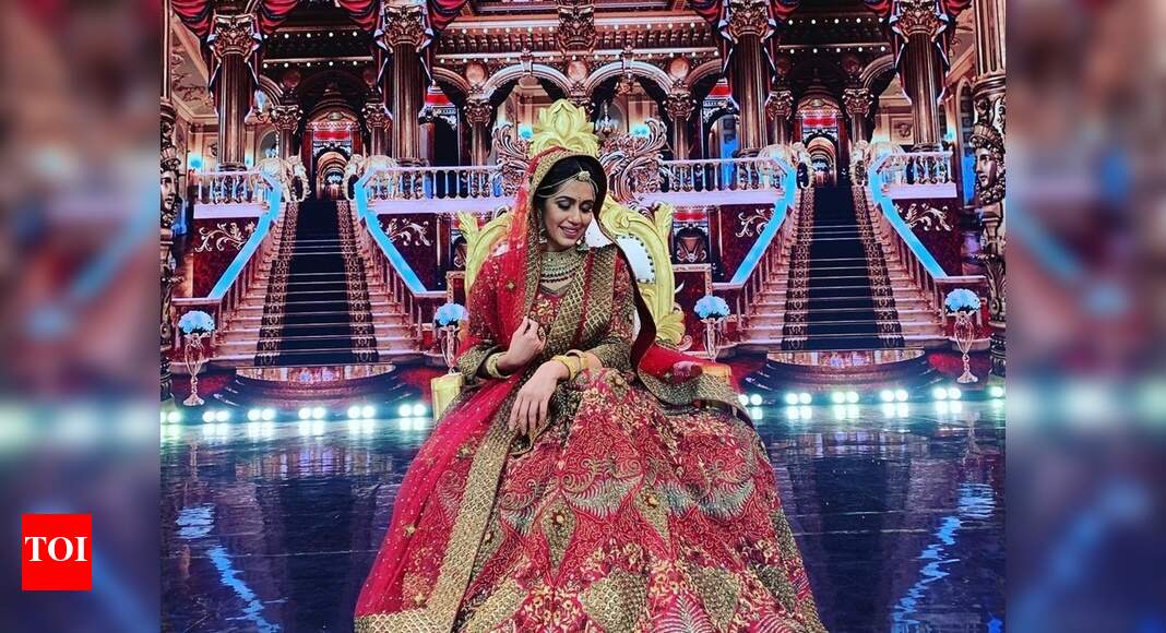 The dashing entry of Manju Warrier to Ranjini Haridas in bridal look ...