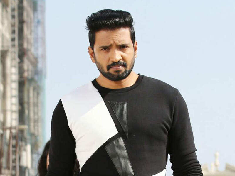 Santhanam clarifies on rumours of joining politics | Tamil Movie News ...
