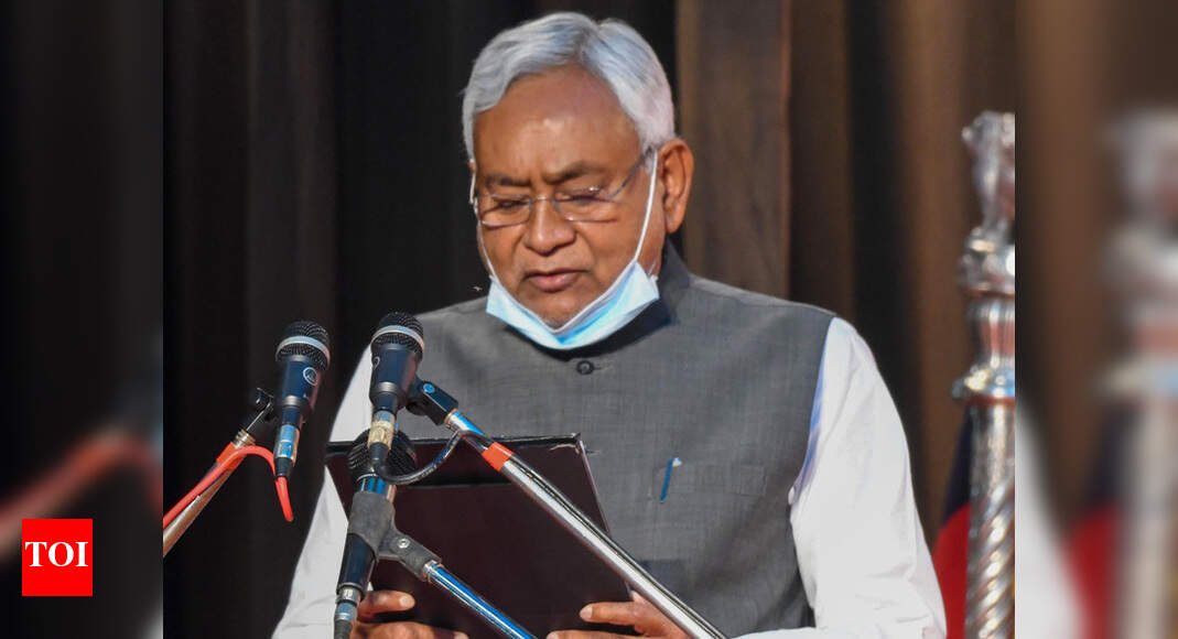 Nitish Kumar: Nitish Kumar takes oath as Bihar chief minister | Bihar Election News - Times of India