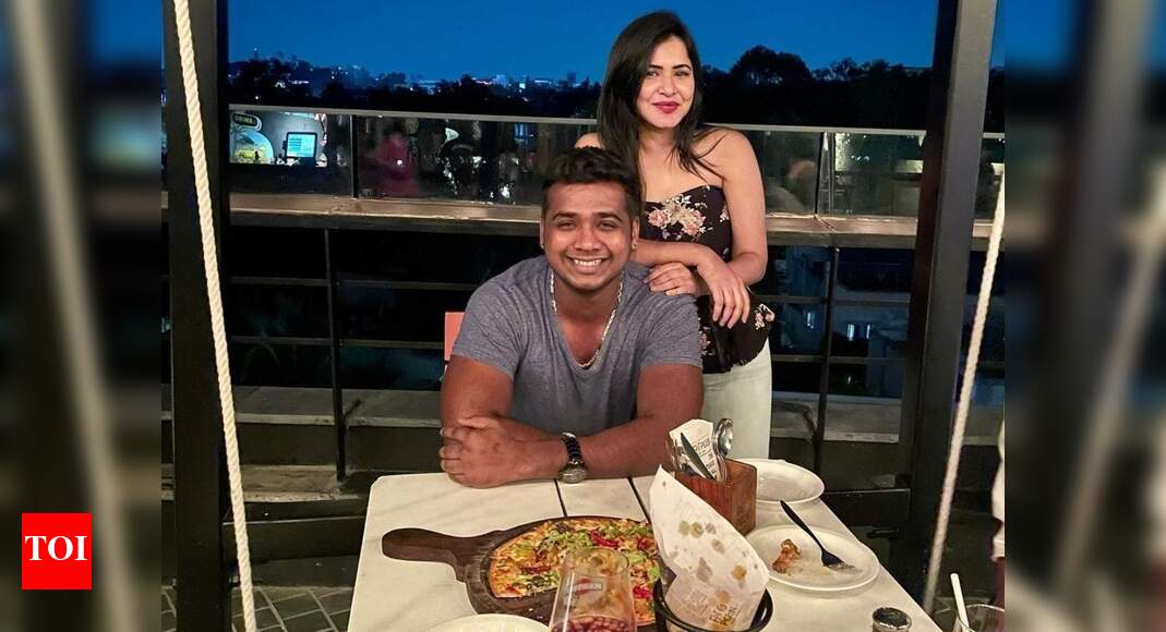 BB Telugu 3 winner Rahul Sipligunj shares an adorable picture with GF Ashu Reddy; says, "Back to ...