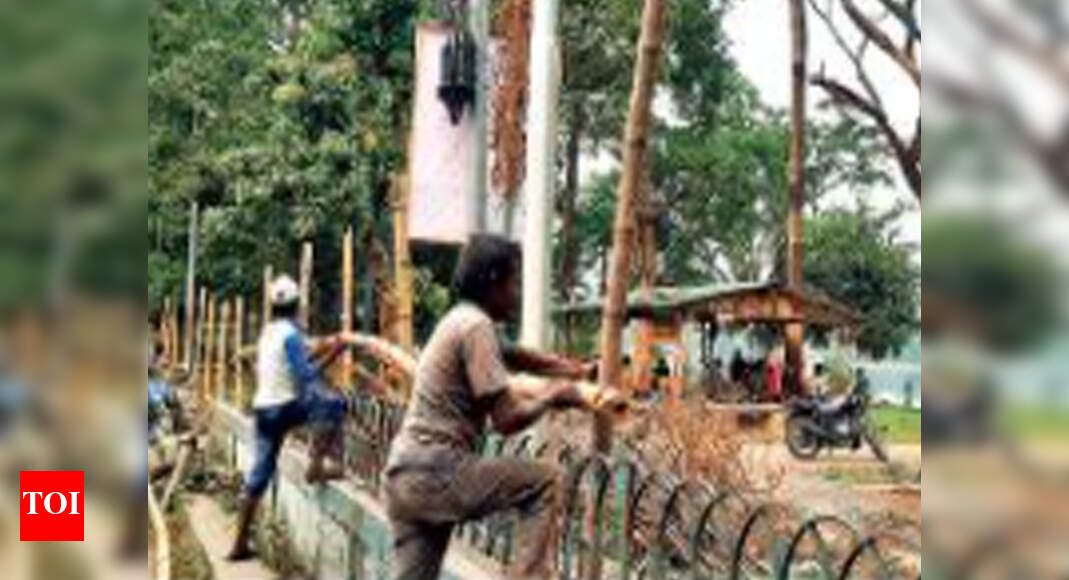 Devotees ‘reserve’ spots at Subhas Sarobar as KMDA fences premises to ...