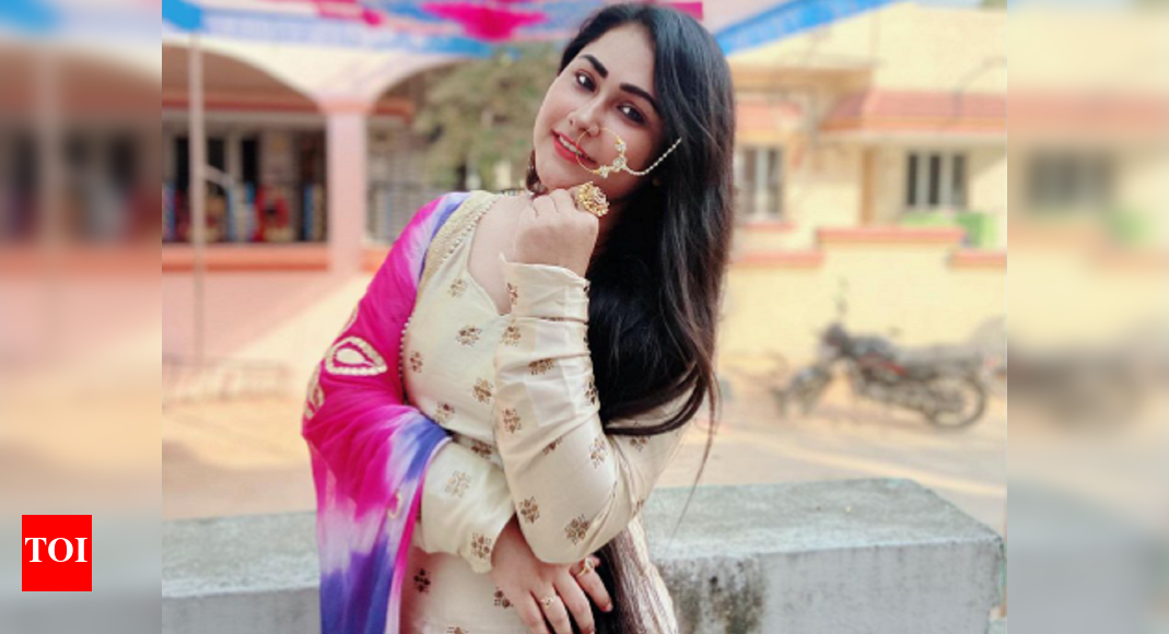 Priyanka Pandit looks regel in THIS beige colour ethnic wear | Bhojpuri ...