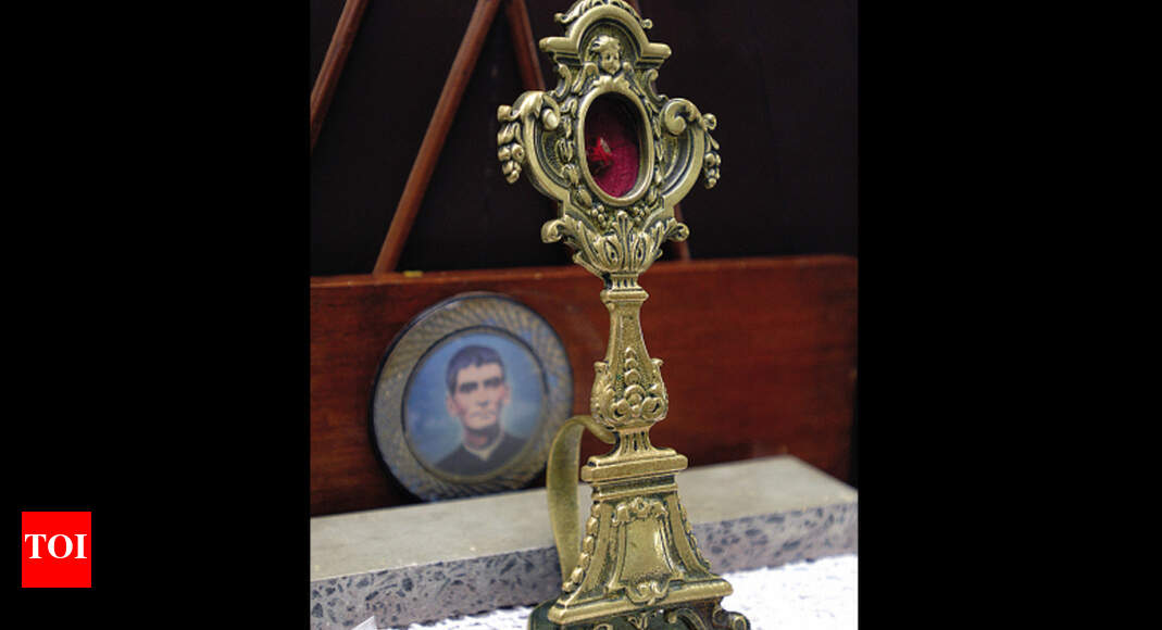 Social distancing takes devotion of Ven Fr Agnelo online | Goa News ...