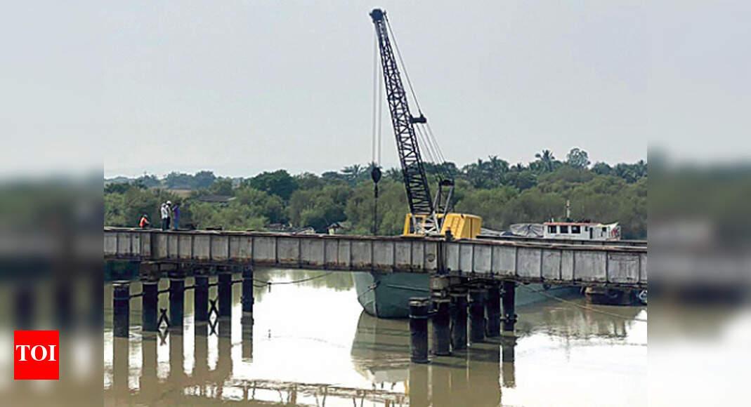 Built in 1864, second Vasai creek bridge now being dismantled | Mumbai ...