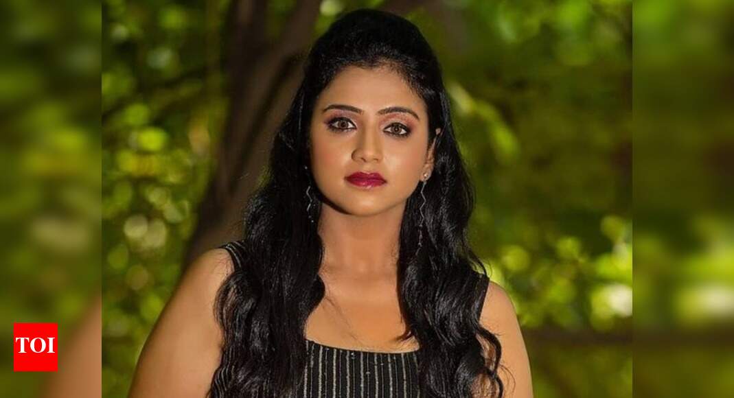 Rashmi Prabhakar completes 6 years in the television industry - Times ...
