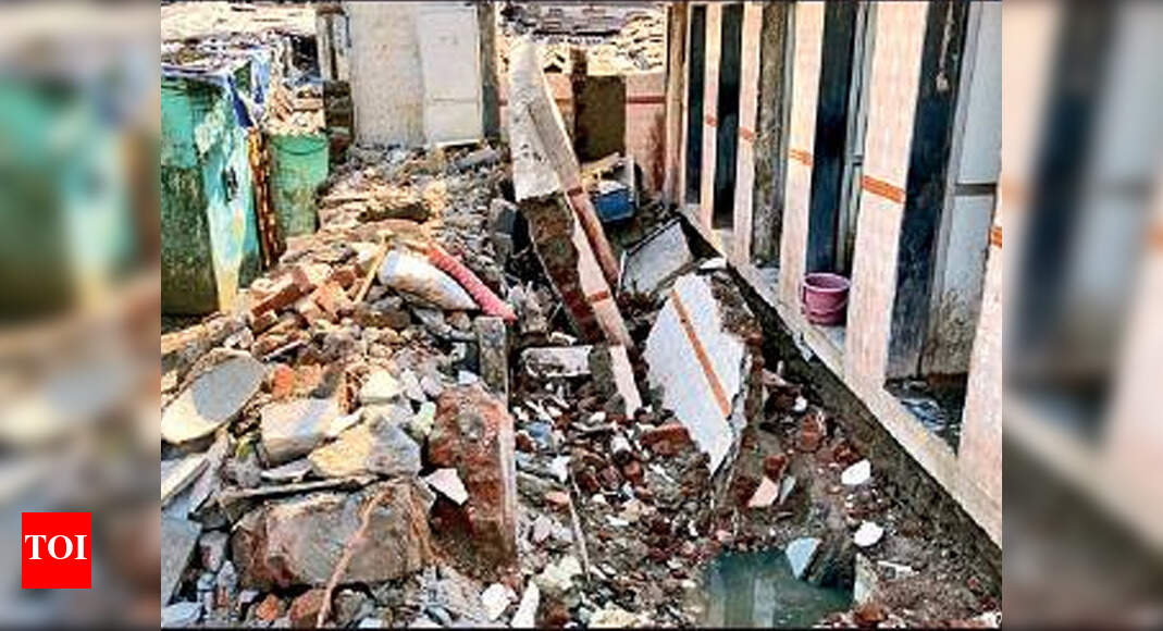 Mumbai: Woman dies as toilet wall crashes in Kurla | Mumbai News ...