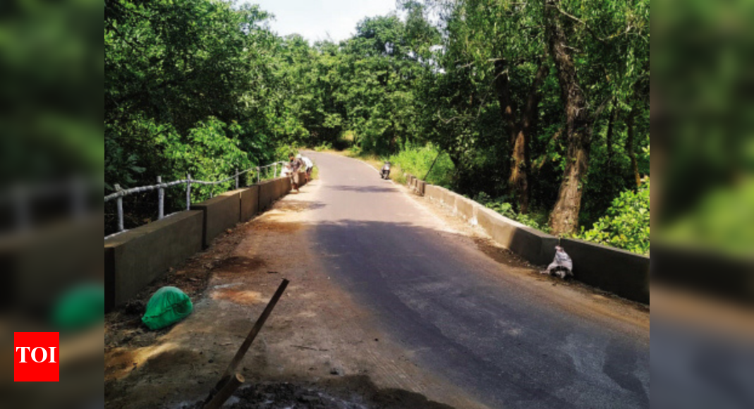 After facing flak, PWD starts building laterite wall at Dumanem culvert ...