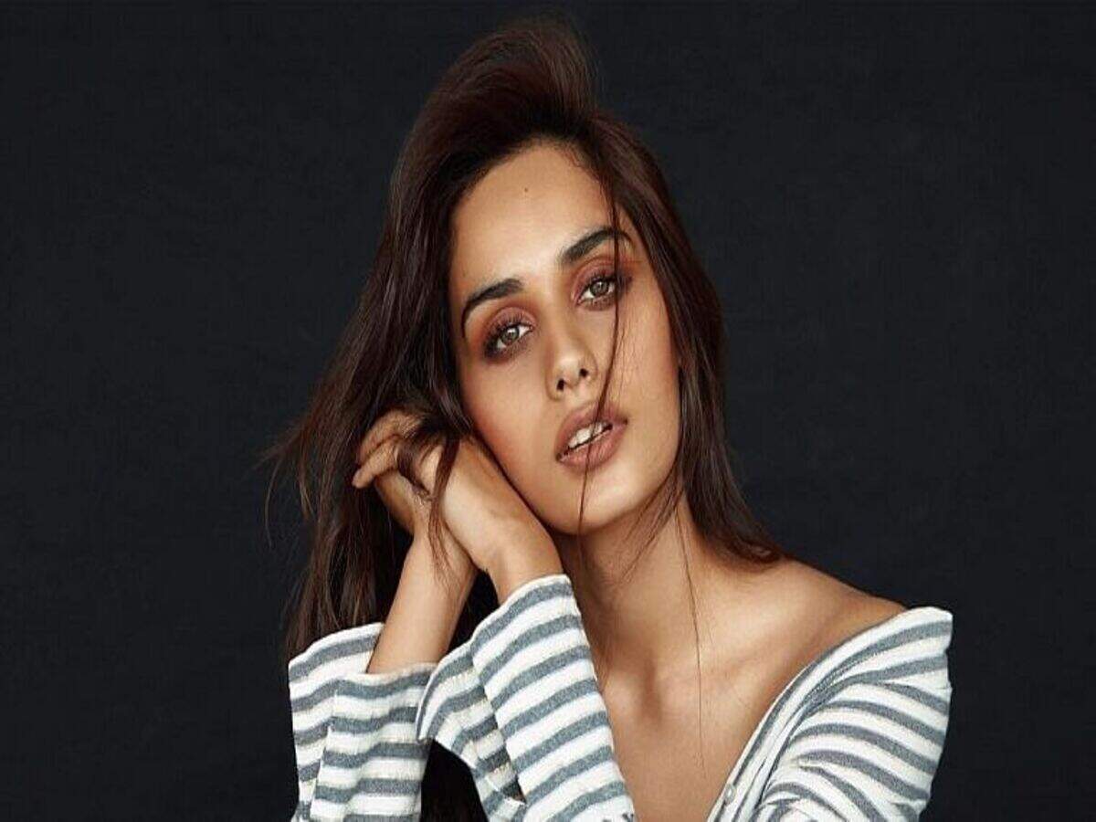 Miss World Manushi Chhillar And Vicky Kaushal’s Next With Yash Raj Films