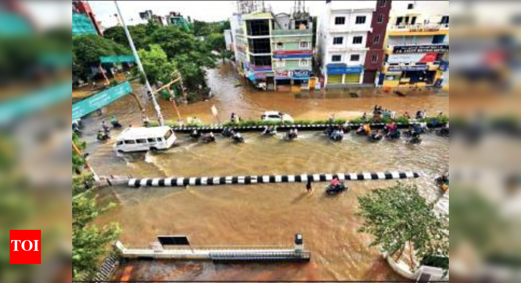 Cyclone spares Cuddalore, Pondy, floods low-lying areas | Chennai News ...