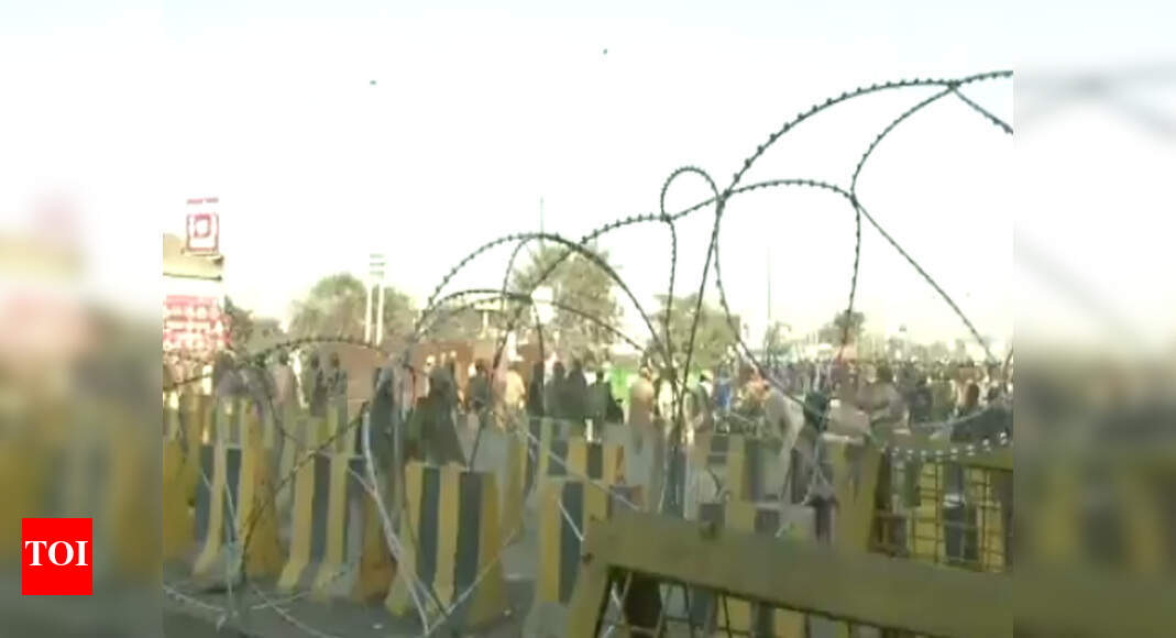 Farmers' protest: Delhi Police fire tear gas shells to disperse farmers ...