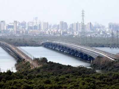 Woman falls off Vashi creek bridge, cops jump in, save her | Thane News ...