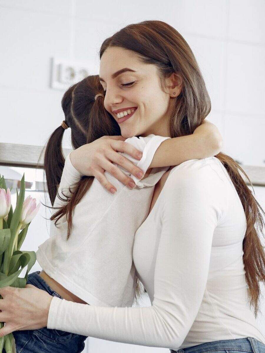 7 reasons you should hug your kids every day | Times of India