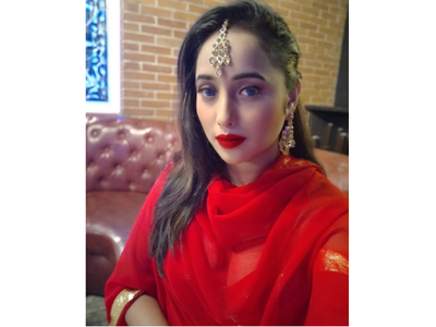 Rani Chatterjee looks drop-dead gorgeous in her traditional red outfit ...