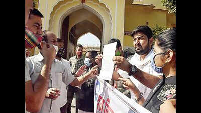 Rajasthan: NSUI gheraos residences of 25 MPs in support of farmers ...
