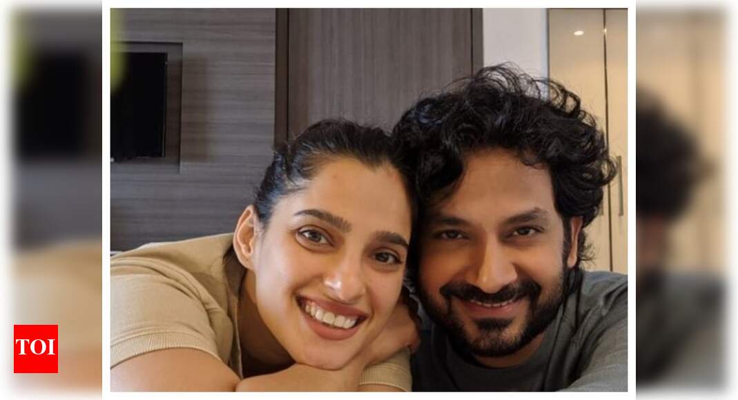 Priya Bapat shares an adorable picture with hubby Umesh Kamat; view pic ...