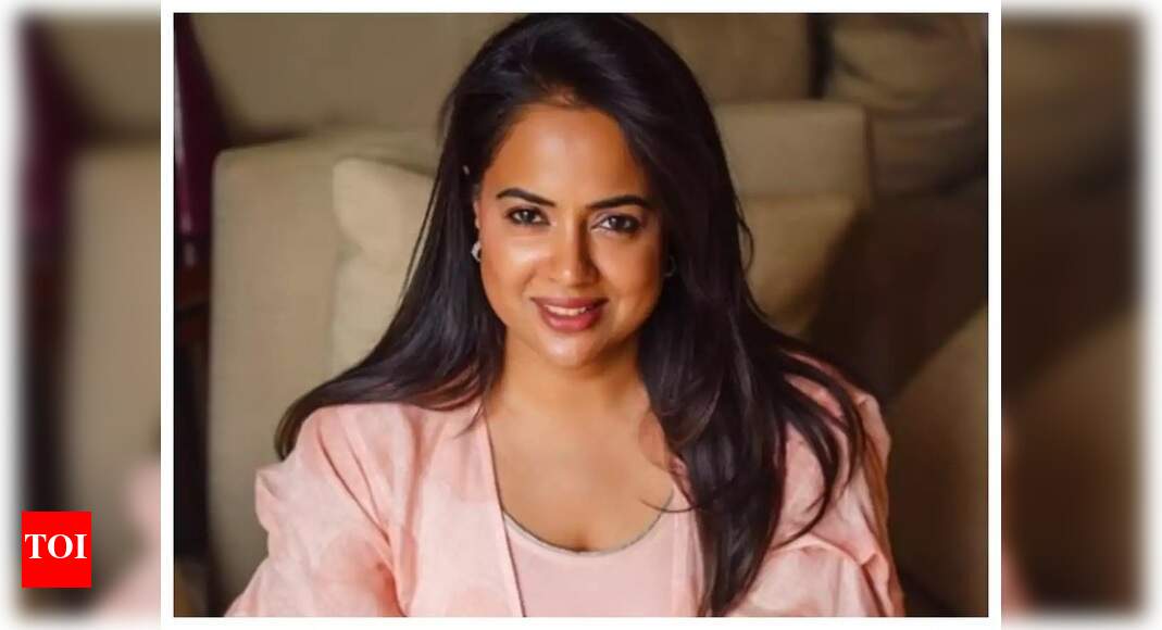 Sameera calls motherhood the best time of her life | Tamil Movie News ...