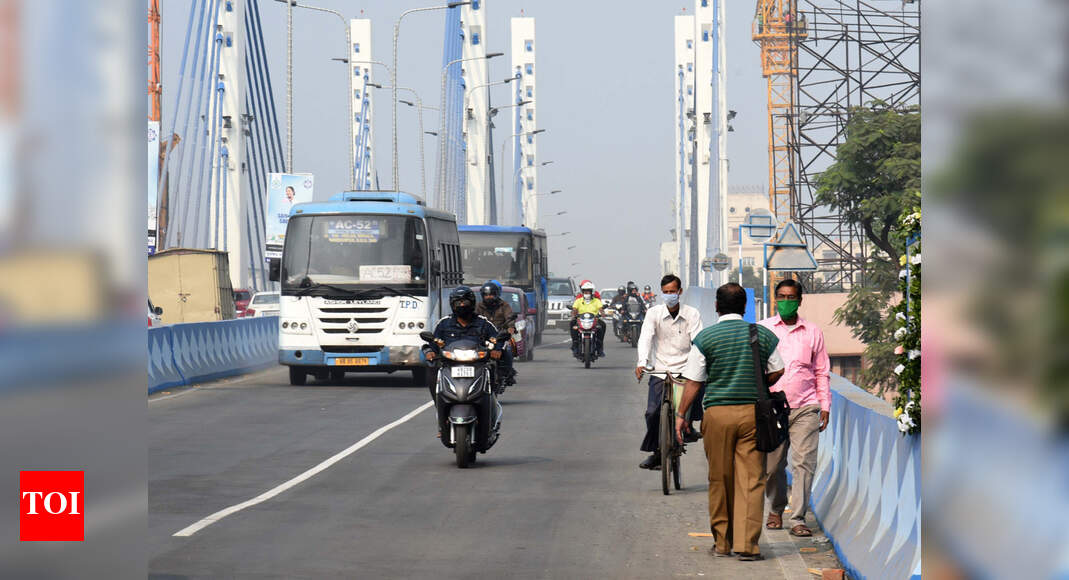 Kolkata: Cops call in more force to tackle Majerhat bridge rush ...