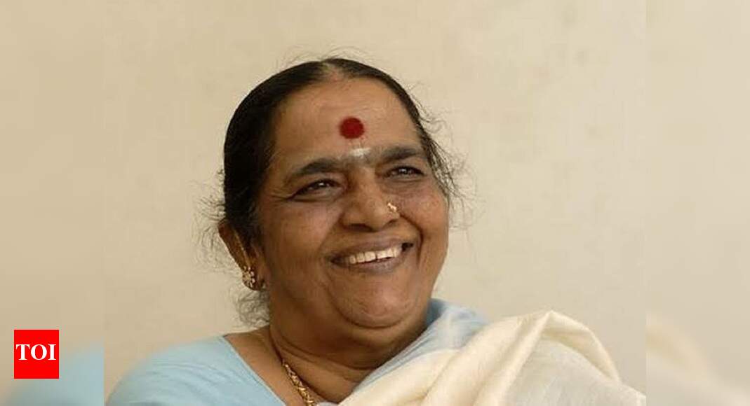 Shivarajkumar, Puneeth Rajkumar and others remember Parvathamma ...