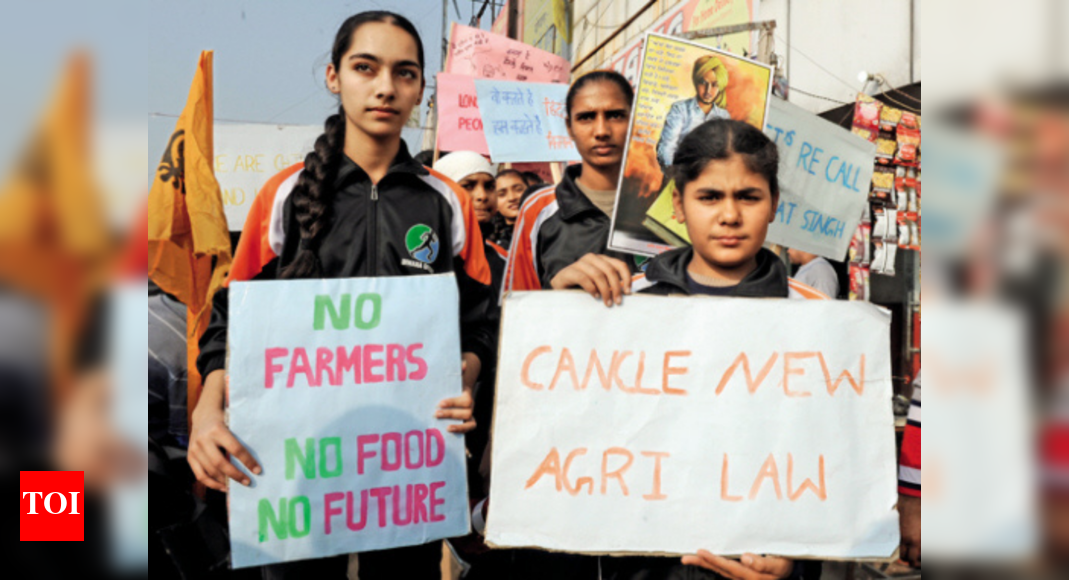 Kids give protest colour with posters & slogans | Delhi News - Times of ...