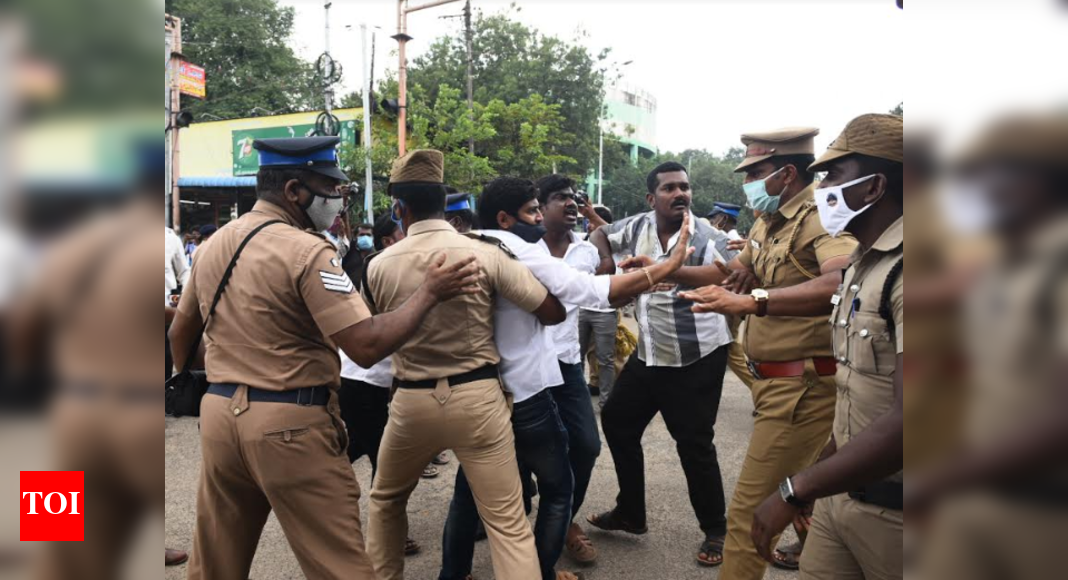 Police lathicharge protesters in Trichy | Trichy News - Times of India