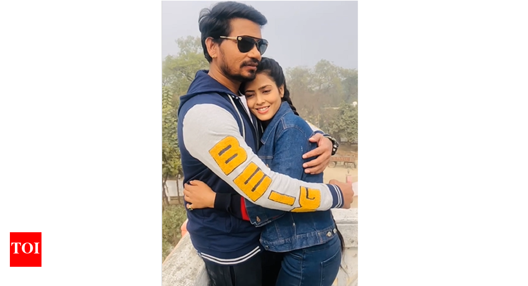 Pravesh Lal Yadav shares a romantic video with co-star Richa Dixit ...