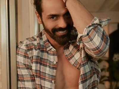 Arjun Rampal flaunts his million-dollar smiles in THIS latest photo ...