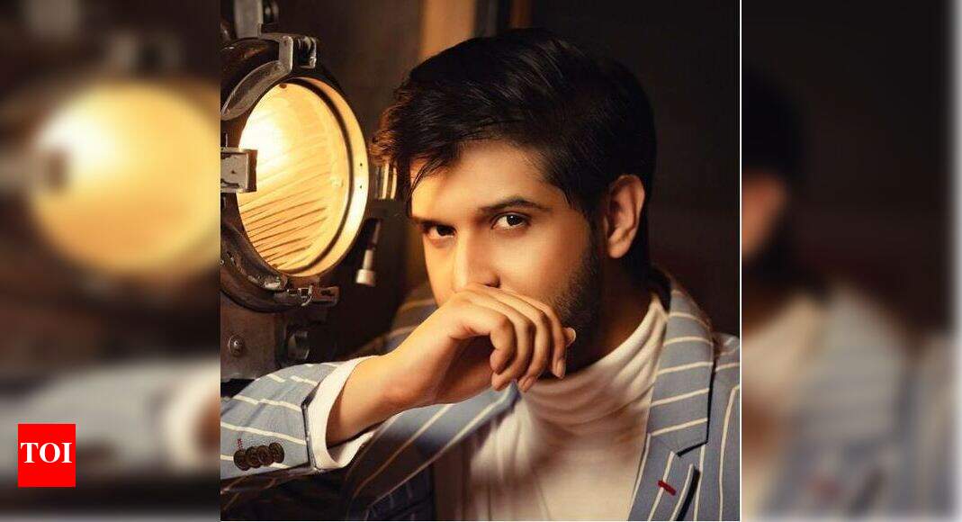 Neel Bhattacharya enjoys his bachelor’s trip in Darjeeling - Times of India