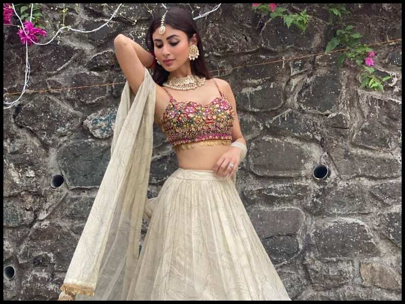 Mouni Roy looks breathtakingly beautiful as she stuns in a stylish ...