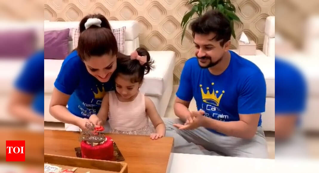 BB Marathi fame Pushkar Jog celebrates daughter Felisha's birthday with ...