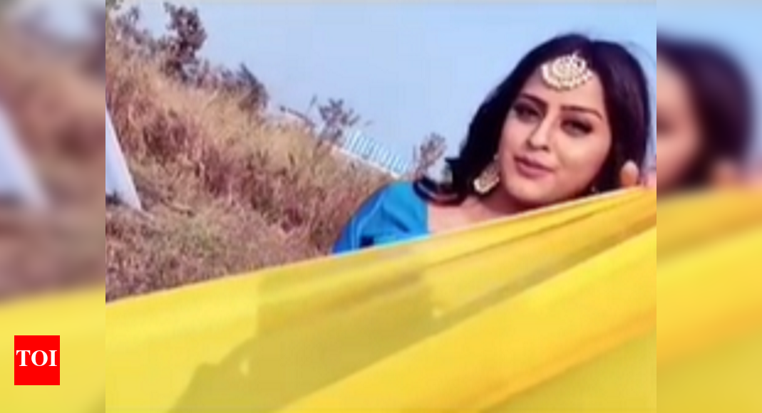 Watch: Yamini Singh recreates Abhishek Bachchan and Aishwarya Rai ...