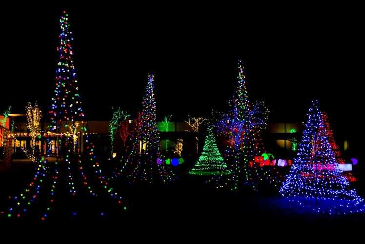 Places with unforgettable Christmas experiences and holiday lights ...