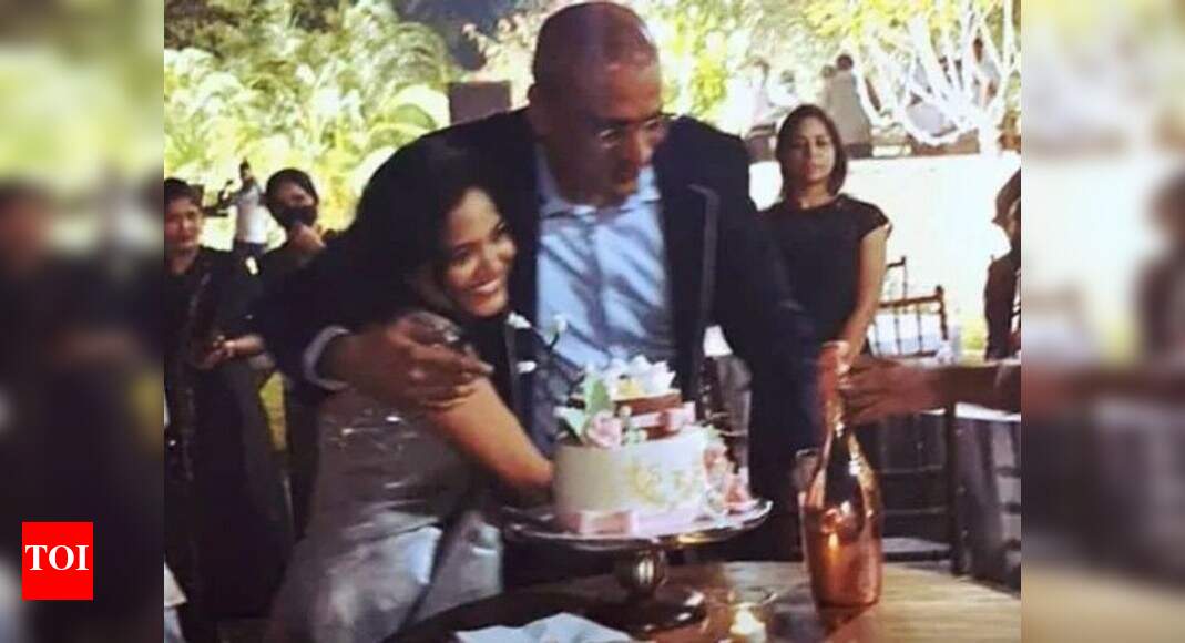 Singer Sunitha and fiancé Ram throw a lavish pre-wedding party for ...
