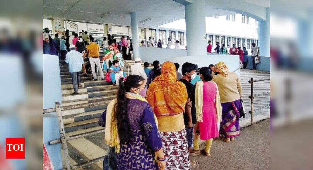 Goa: Social distancing goes for a toss at GMC as patients crowd outside ...