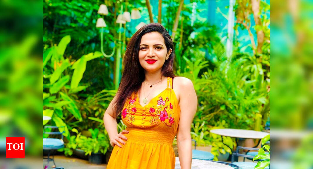 Dhivyadharshini Neelakandan makes her first pilgrimage post lockdown ...