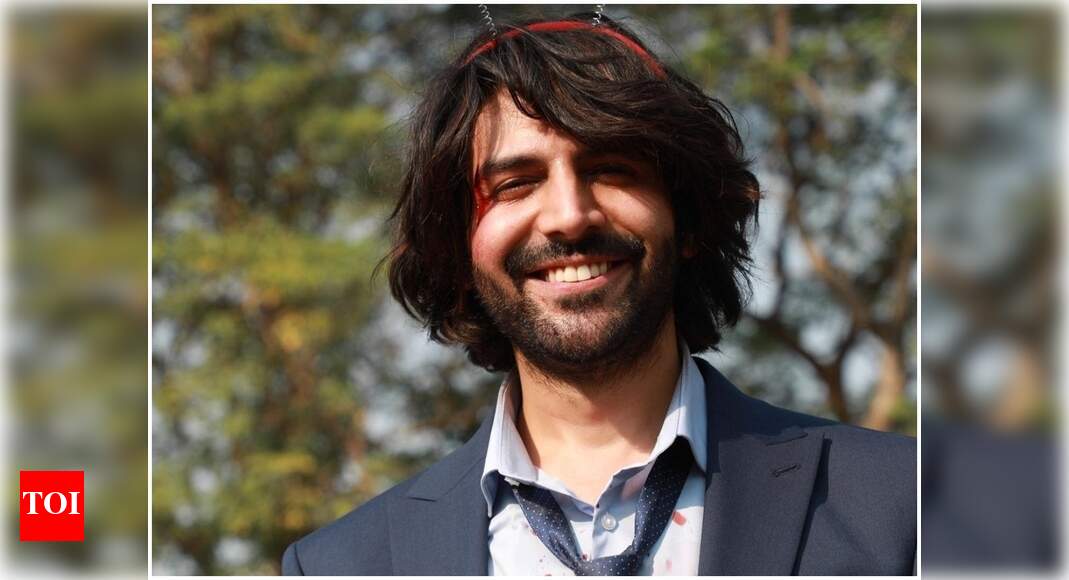 'Dhamaka': Kartik Aaryan aka Arjun Pathak sends out Christmas wishes on ...