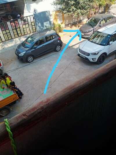 Parking cars blocking roads - The Times of India