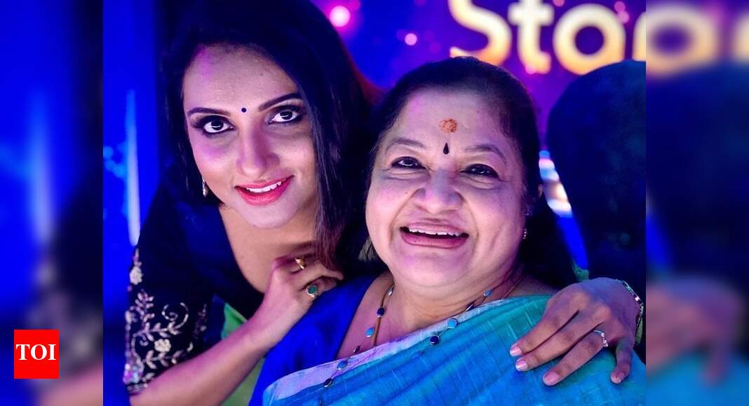 Singer Manjari feels blessed to share the stage with K S Chithra; calls ...