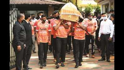 Oranje, football and memories as Sporting Clube owner Peter Vaz is laid ...