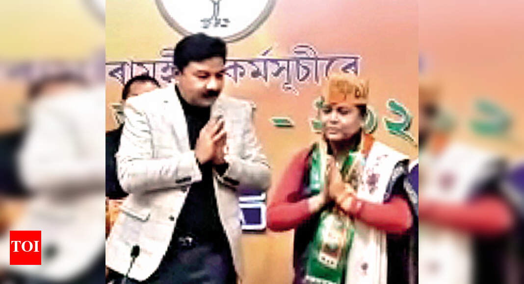 Singer Alaka Pandey joins BJP, wishes to contest assembly poll from ...