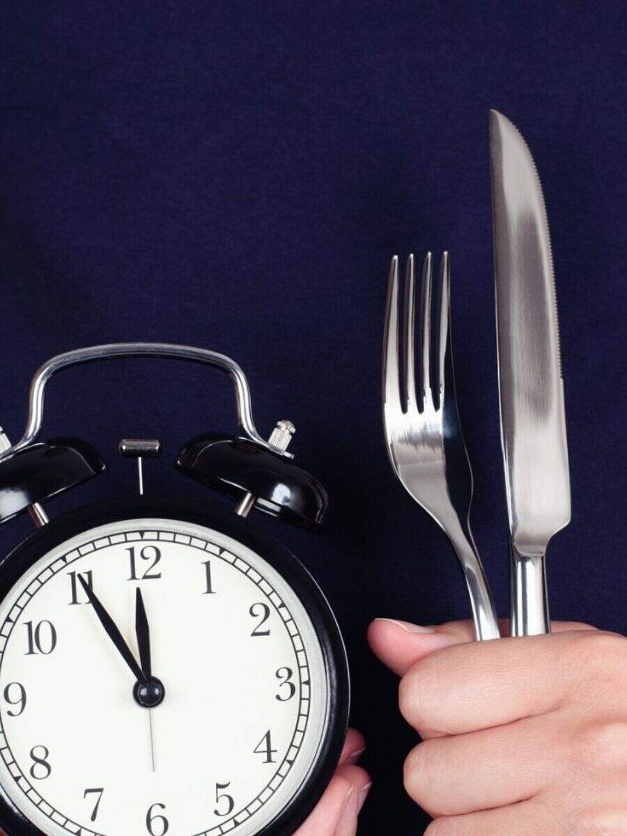 The right time to eat dinner | Times of India