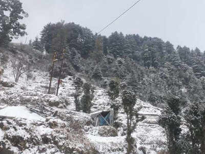 Mussoorie gets season's first snowfall | Dehradun News - Times of India