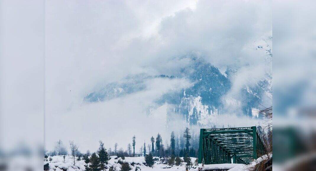 Postcards from Manali as it gets wrapped in snow | Times of India Travel