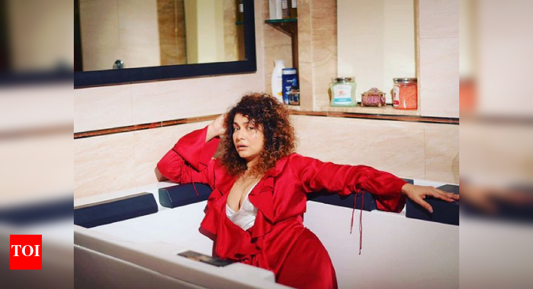 Pakkhi Hegde raises the temperature with her latest bathtub photo ...