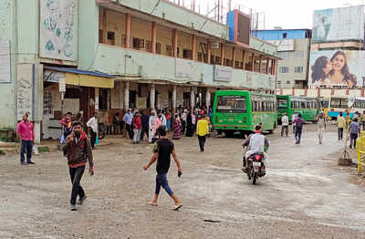 Dharwad: Commuters violate Covid-19 norms on board buses | Hubballi ...