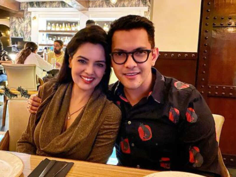 Aditya Narayan and wife Shweta Agarwal celebrate one month anniversary ...